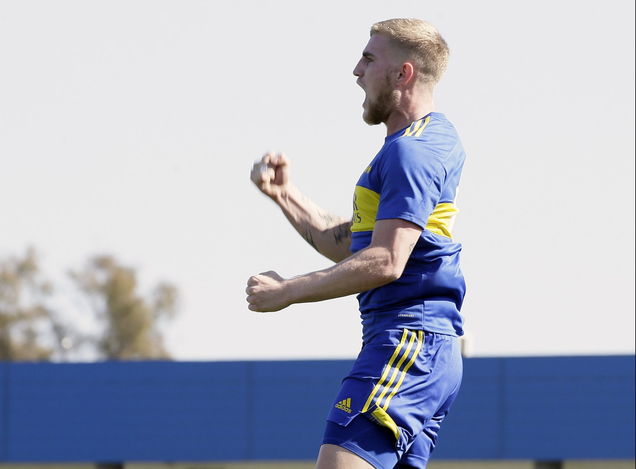 Debut y goleada - Cadena Xeneize